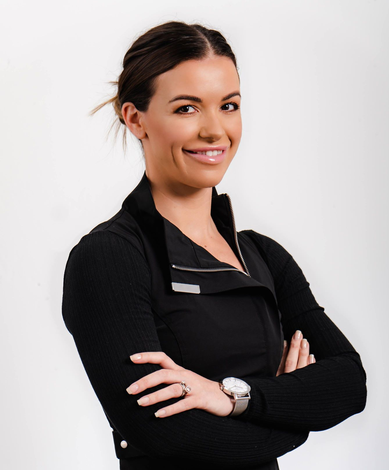 amy head shot - Elleebana OFFICIAL®