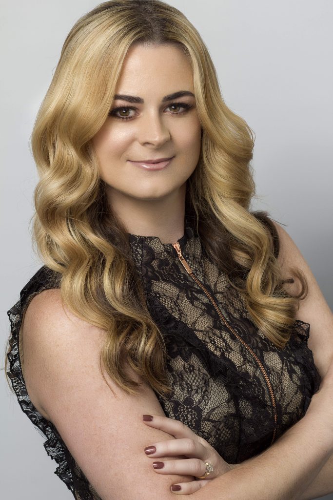 zoe portrait pic web - Elleebana OFFICIAL®